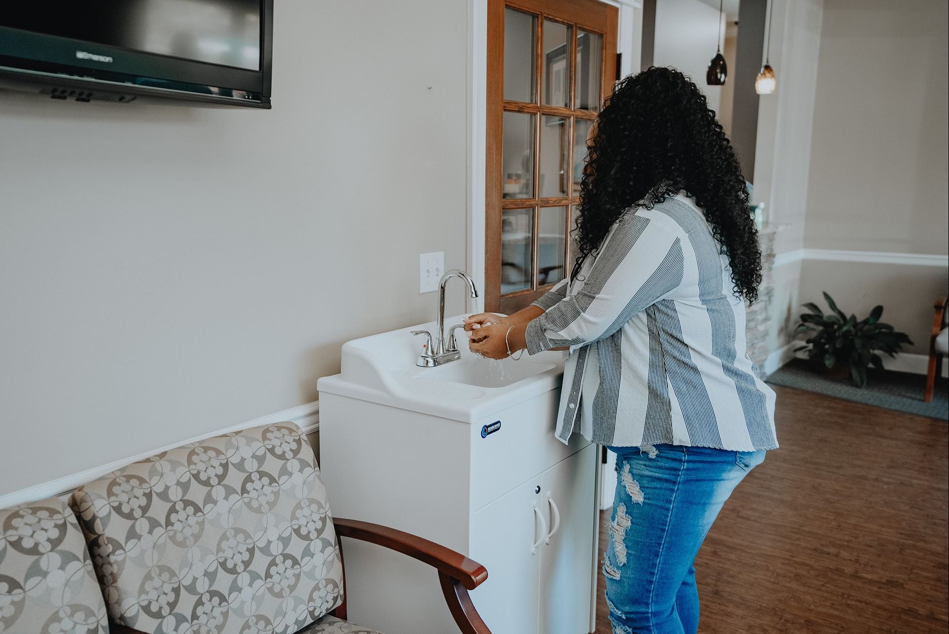 Handwashing & Healthcare: Choosing the Right Portable Sink for Your ...